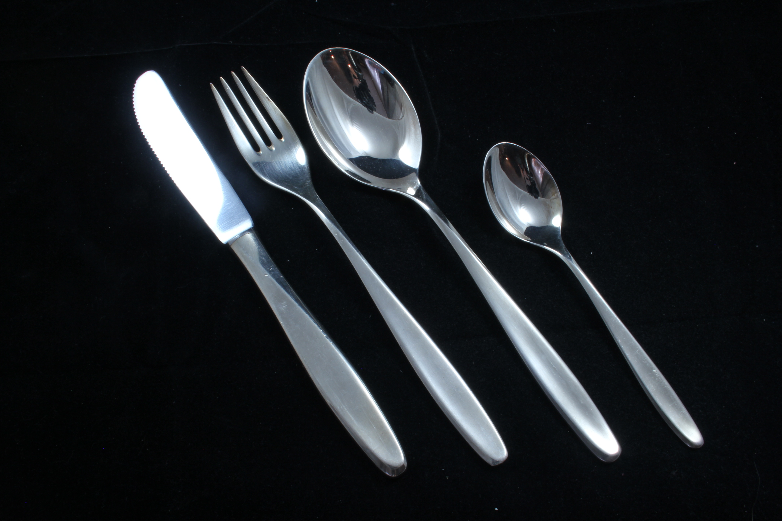 Secondhandbesteck WMF Hamburg Besteck F r 6 Personen 24 Teile Versilbert secondhandbesteck-wmf-hamburg-besteck-f-r-6-personen-24-teile-versilbert